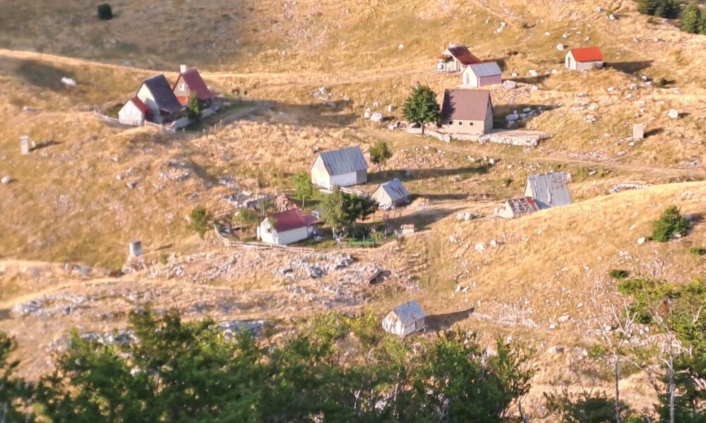 MIOČKI KATUN U GORNJEM VUČJU: Mali katun, velike nevolje – Monitor